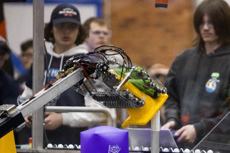 High school robotics celebrates science – Confluence Great Lakes Bay